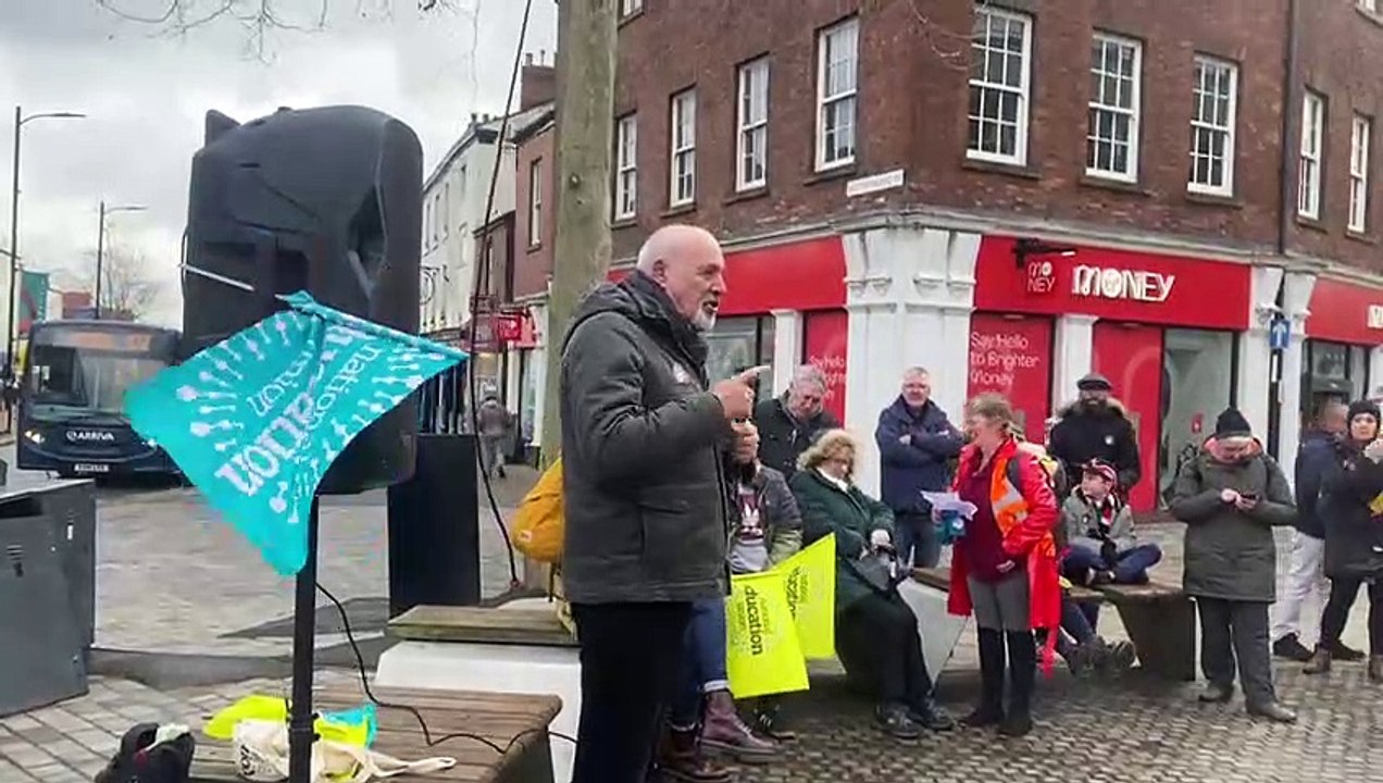 'It's time to fight back' - Jon Trickett MP joins Wakefield striking ...