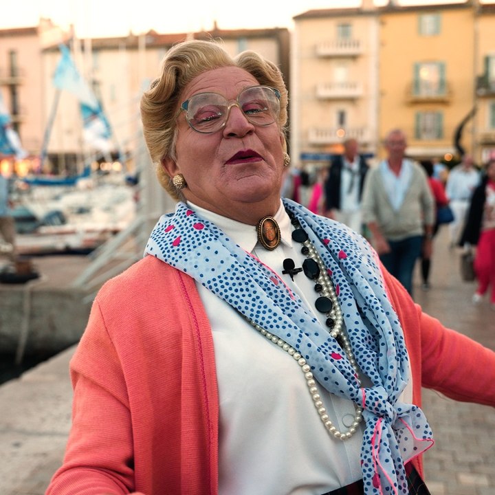 Alain, le sosie de Robin Williams, nous accueille en Mme Doubtfire ...