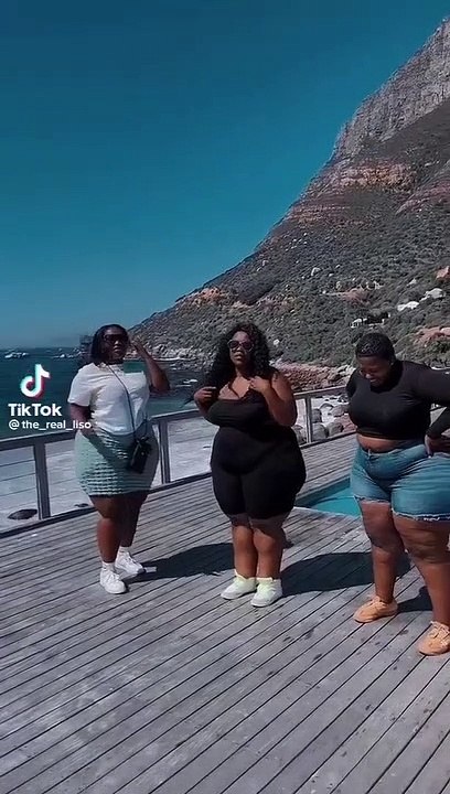 Extremely Huge Backside Ladies Dance Challenge - video Dailymotion