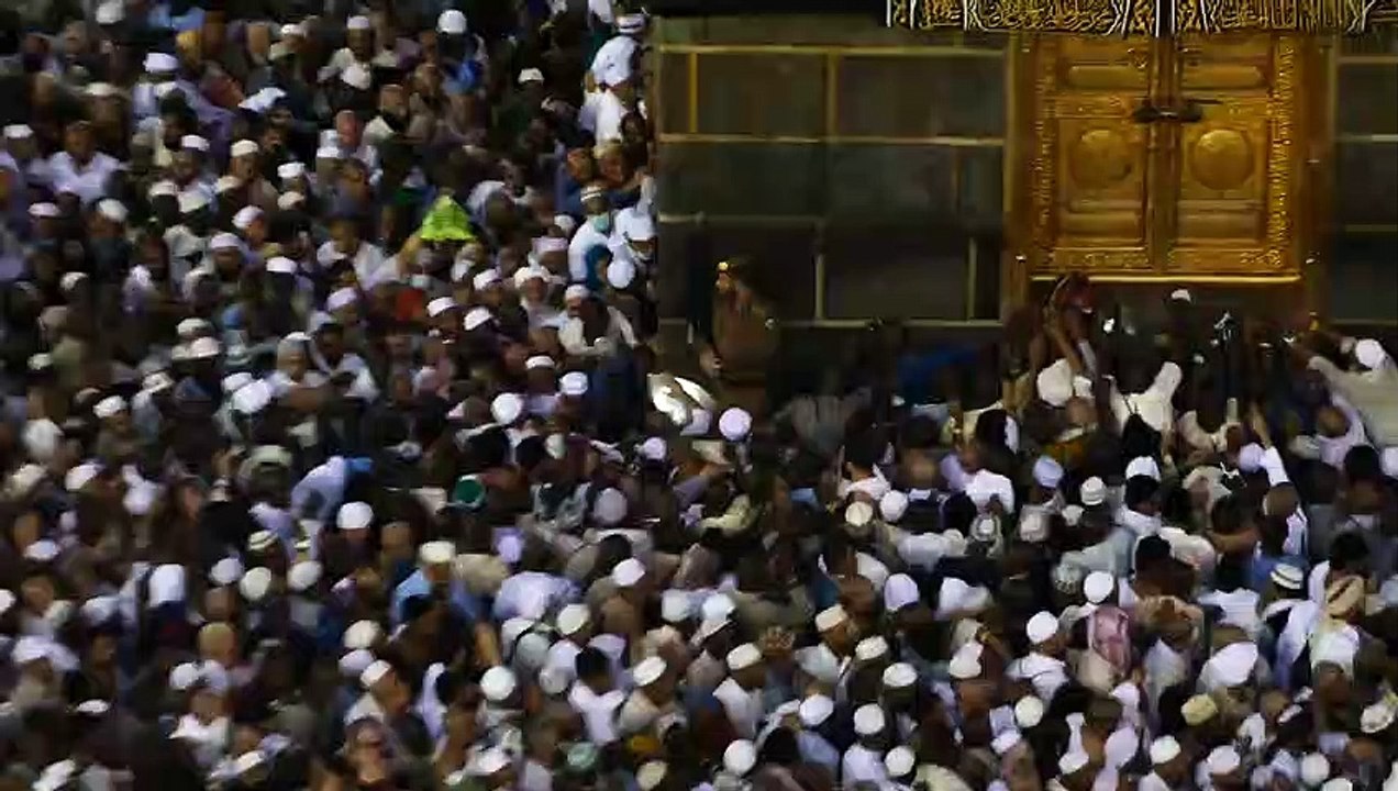 Kaaba Kissing of Hajar Aswad (The Black Stone) in the Holy Grand Mosque ...