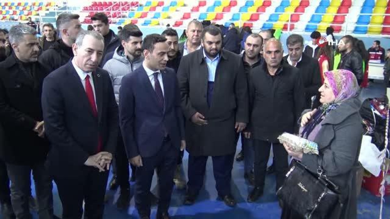 Irak Türkmen Bakanı Aydın Maruf depremzedelere yardım için Silopi'de ...