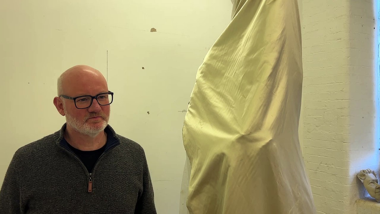 Jimmy Dickinson Statue - video Dailymotion