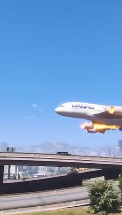 Airbus_A380_engine_fire,_emergency_landing(360p) - video Dailymotion