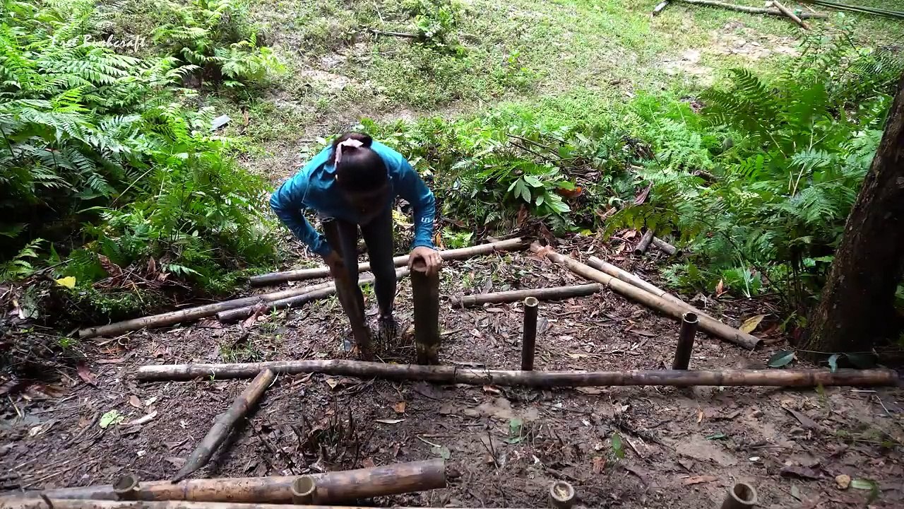 Free Bushcraft Camp in the Rainforest - Palm Leaf House, OFF GRID ...