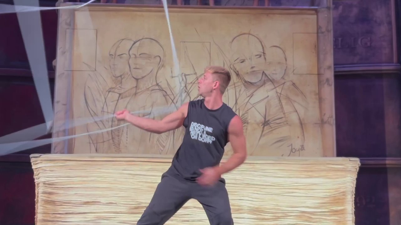 Mexican circus artist's Cube Manipulation game is in a whole different ...