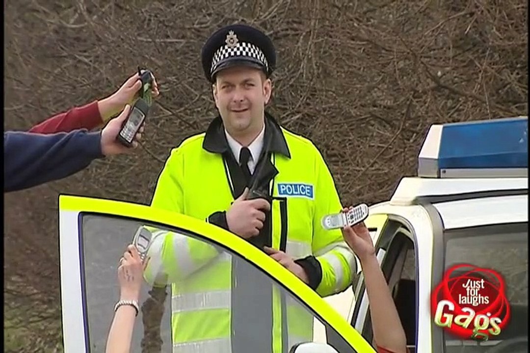Policeman Calls Friends - Vidéo Dailymotion