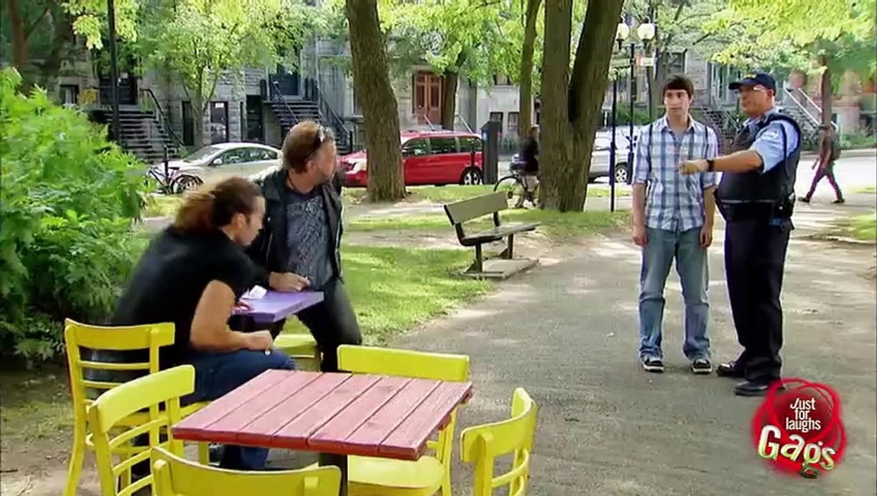 Wimpy Cop Scared of Tough Men - Vidéo Dailymotion