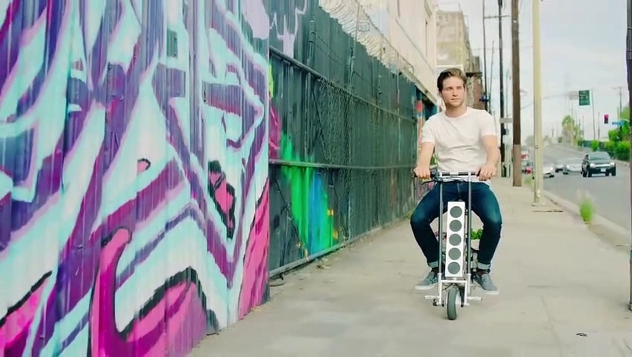 These Fold-able Electric Scooters Are All The Rave Right Now - Vidéo ...