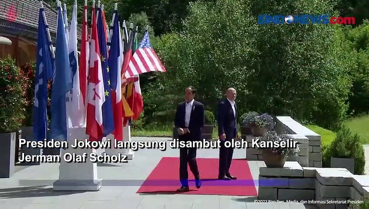 Inilah Momen Joe Biden Rangkul Presiden Jokowi dalam Sesi Foto di KTT ...