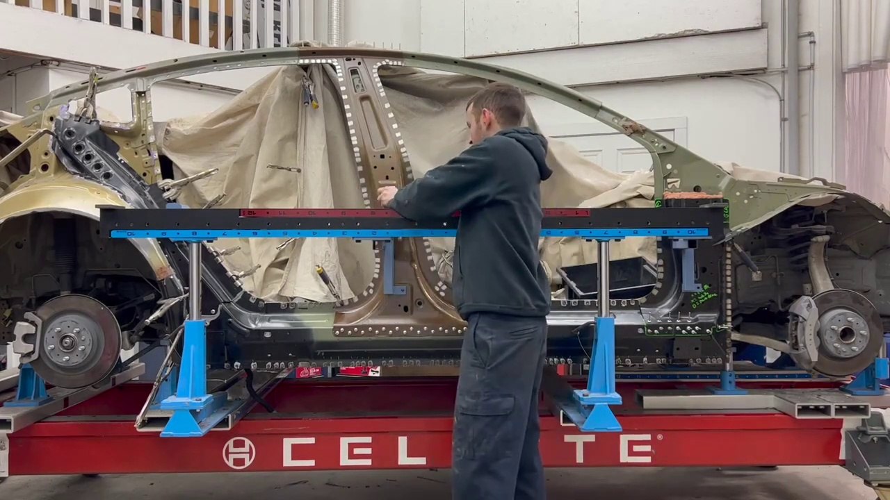Tesla Model 3 B pillar replacing and welding on Celette bench - video ...