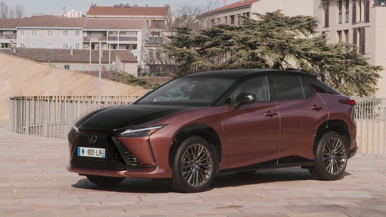 The new Lexus RZ 450e Exterior Design in Sonic Copper bi-tone - video ...
