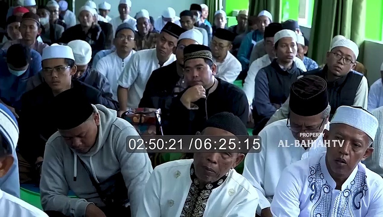 Pakaian Yang Pantas Untuk Wanita- Hukum Perempuan Memakai Rok dan Celana - Buya Yahya - Video ...