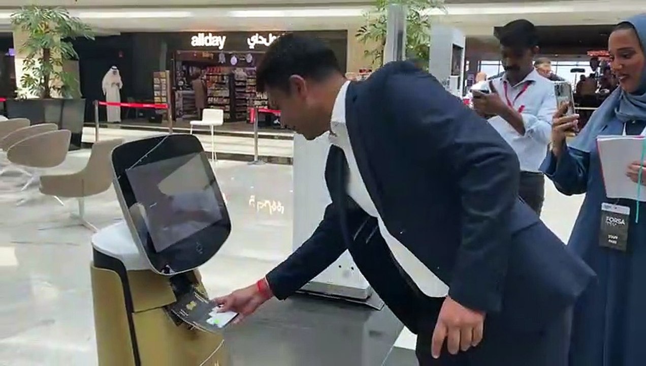 Sara the robot check-in system - video Dailymotion