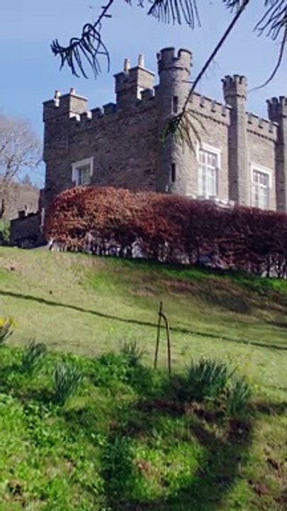 Greeba Castle - Black Grace Cowley - video Dailymotion