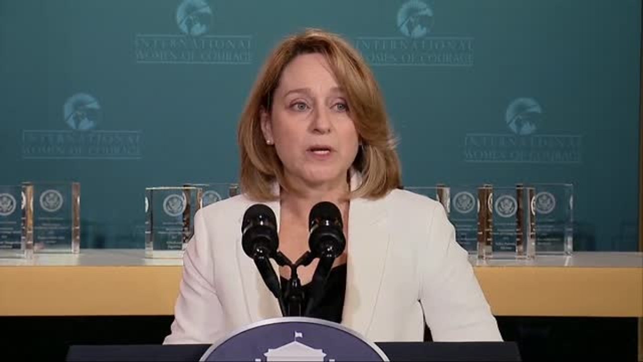 Alba Rueda, activista y militante trans argentina, galardonada con los ...