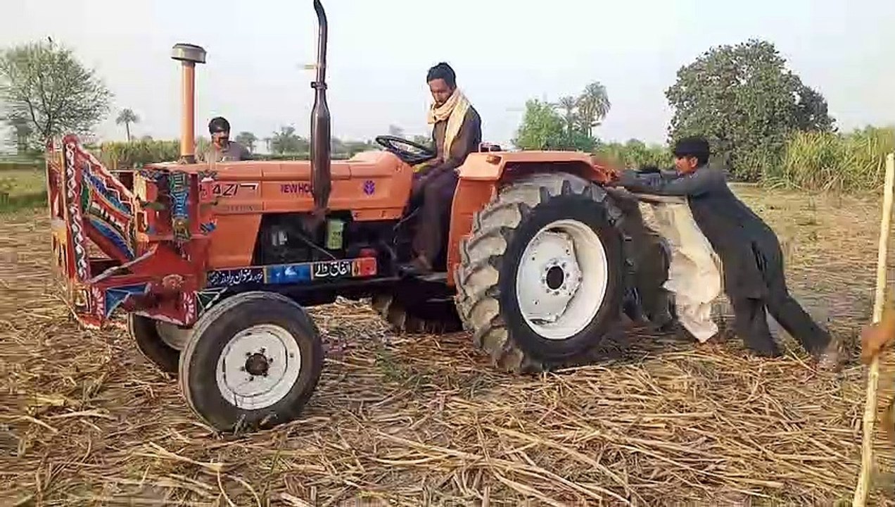Eight Men Pushing A Tractor 7th Times || IFTIKHAR SARGANA || IFI Vlogs - video Dailymotion
