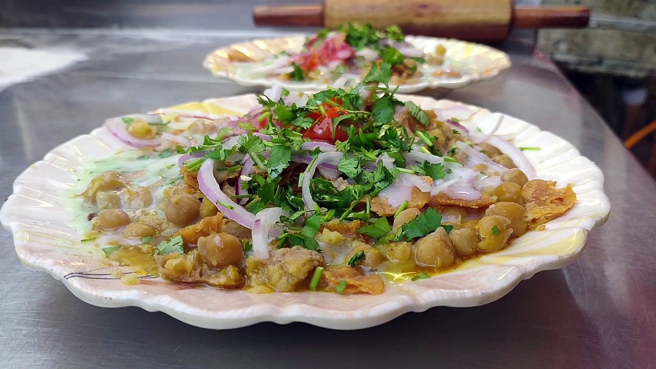 Most Famous Chaat In Karachi | Chandni Chatkhara | Karachi Street Food ...