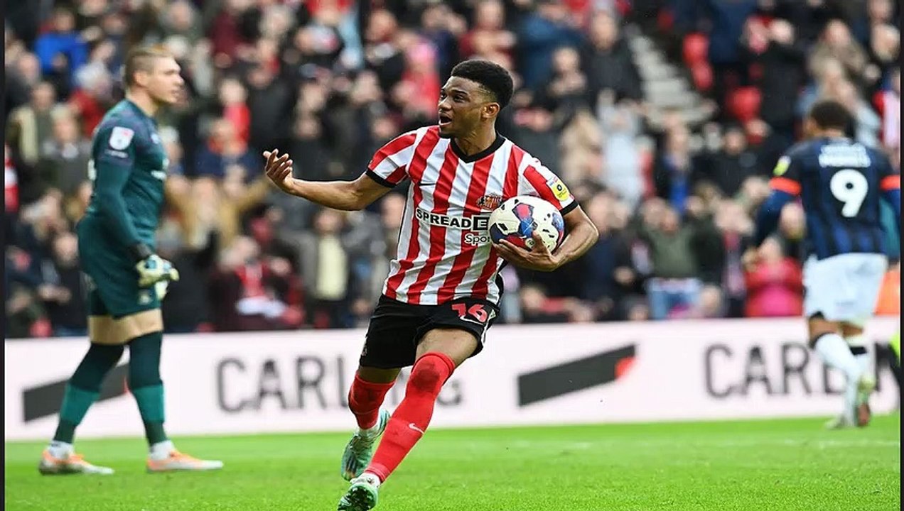 SAFC fan, 94, relives a lifetime of Black Cats memories - video Dailymotion