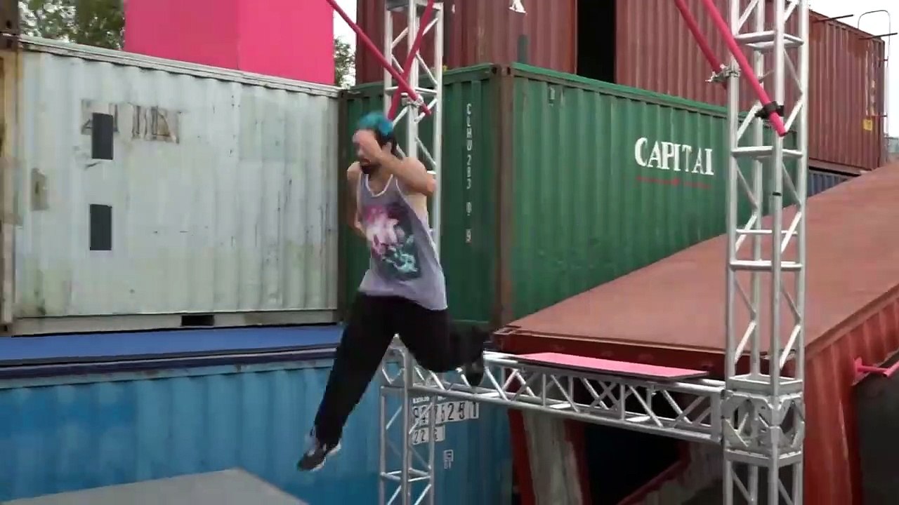 Extreme Parkour and Freerunning - Video Dailymotion