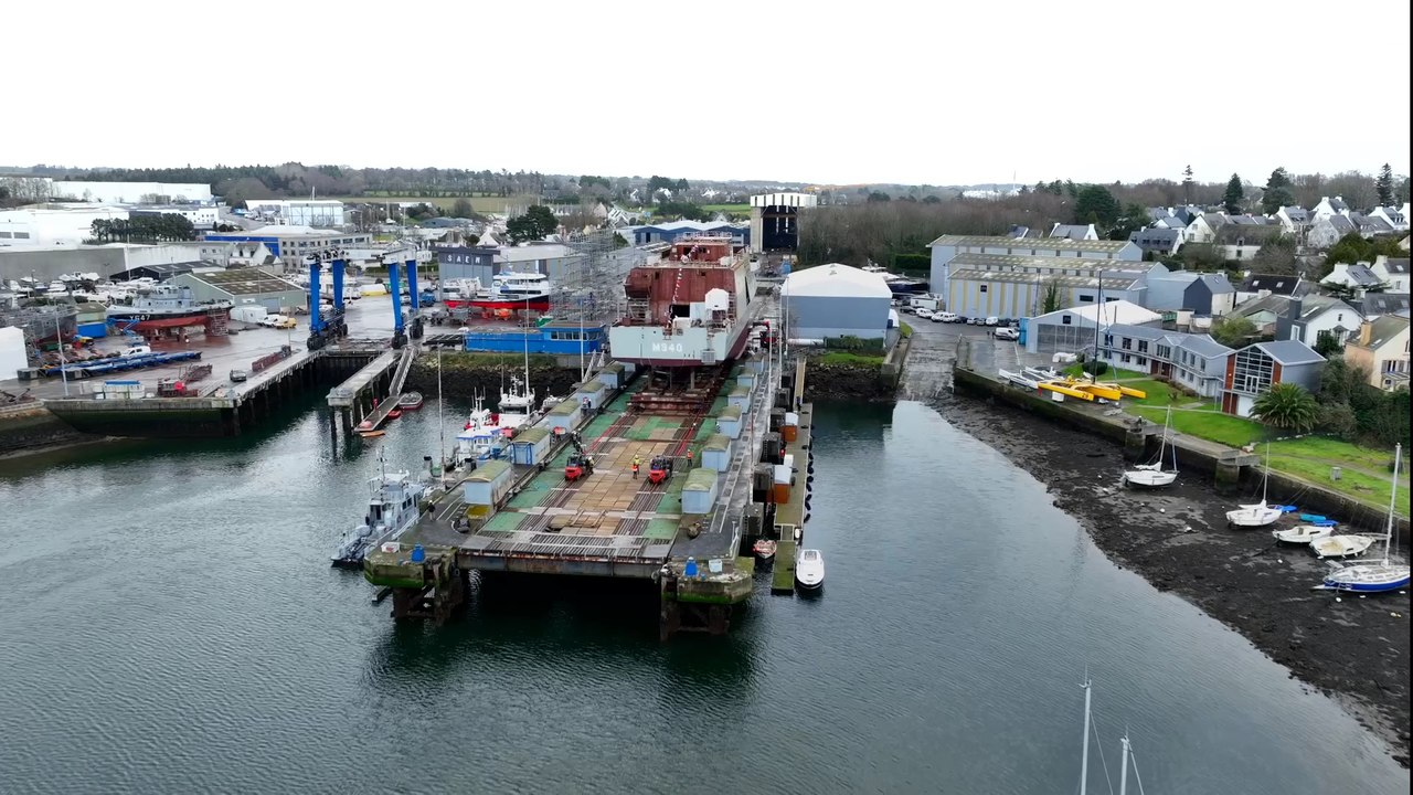Cérémonie de mise à l'eau du M940 à Oostende - Vidéo Dailymotion