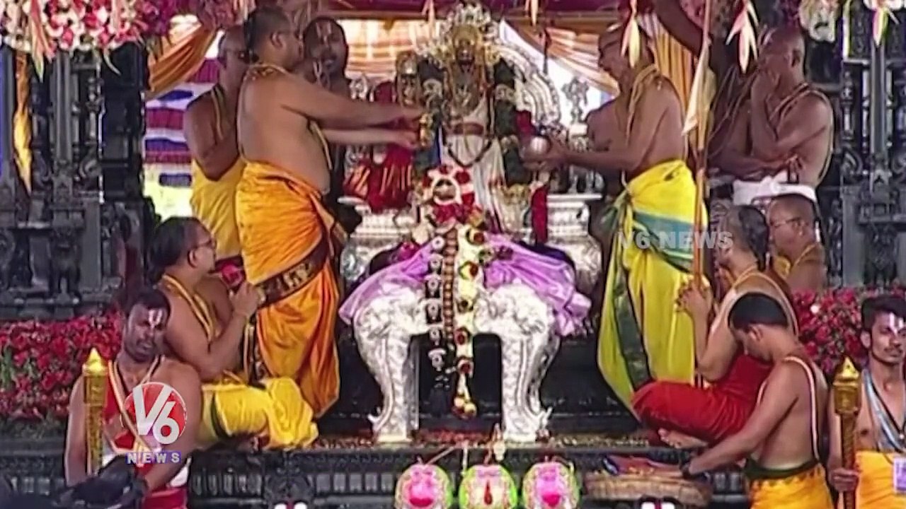 Minister Indrakaran Reddy Offers Holy Clothes To Bhadradri Sri Sita ...