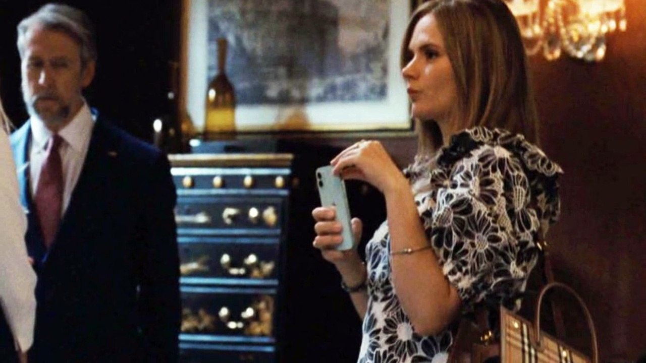 ‘Succession’ makes ‘ludicrously capacious’ $2,890 Burberry bag go viral ...