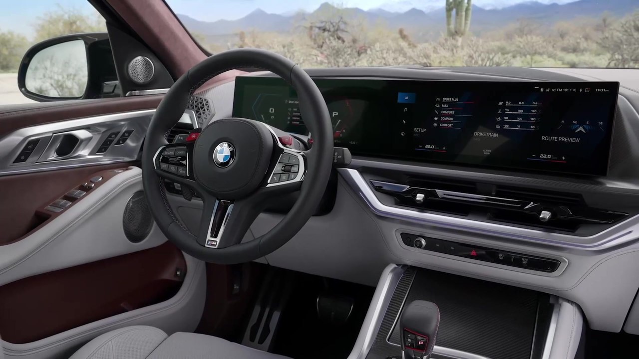 Der erste BMW XM - BMW Live Cockpit Professional und Head-Up Display ...