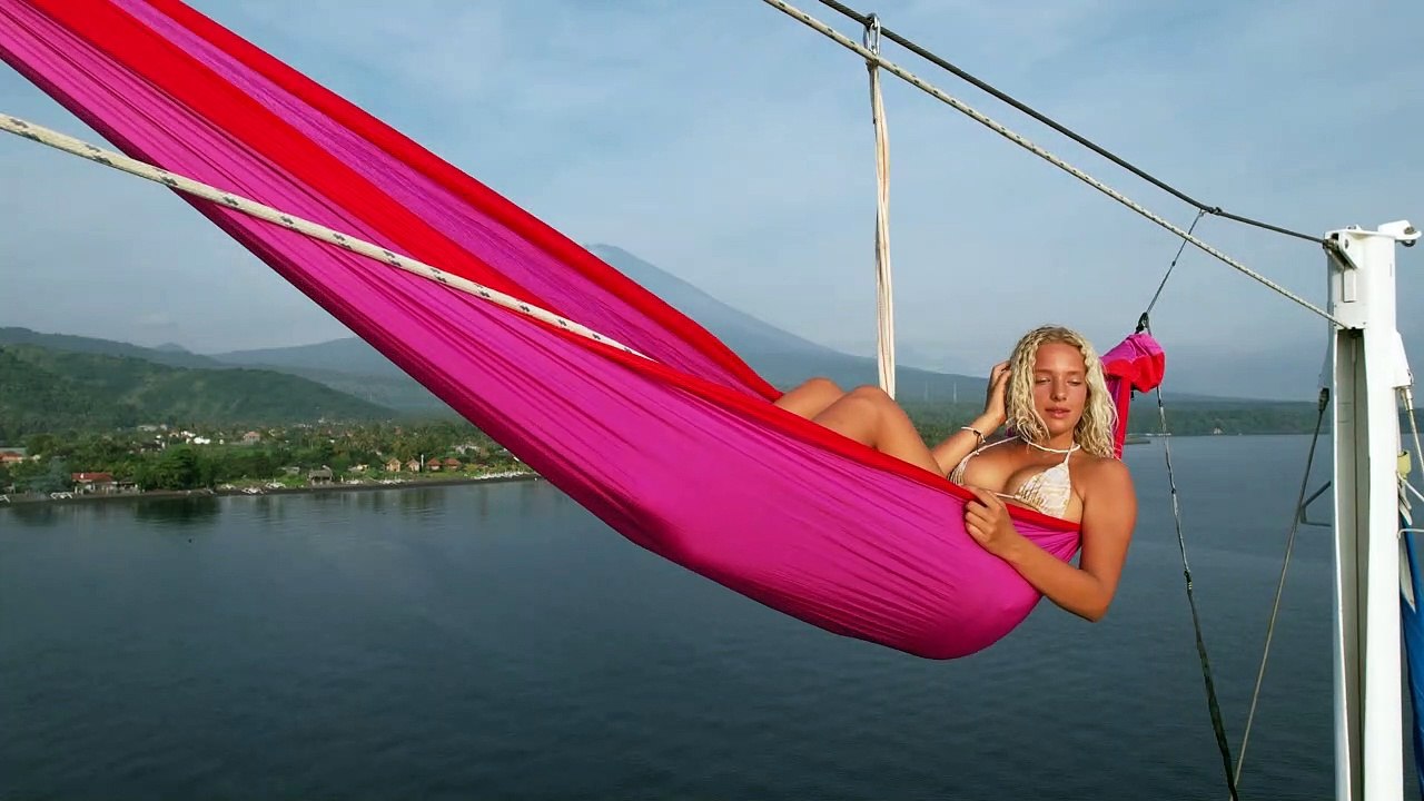 Extreme Hammocking Atop Sailboat - video Dailymotion