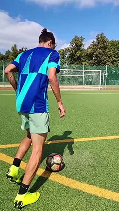 Rainbow Flick Tutorial -How to do the Rianbow Flick -Jay Jay Okocha ...