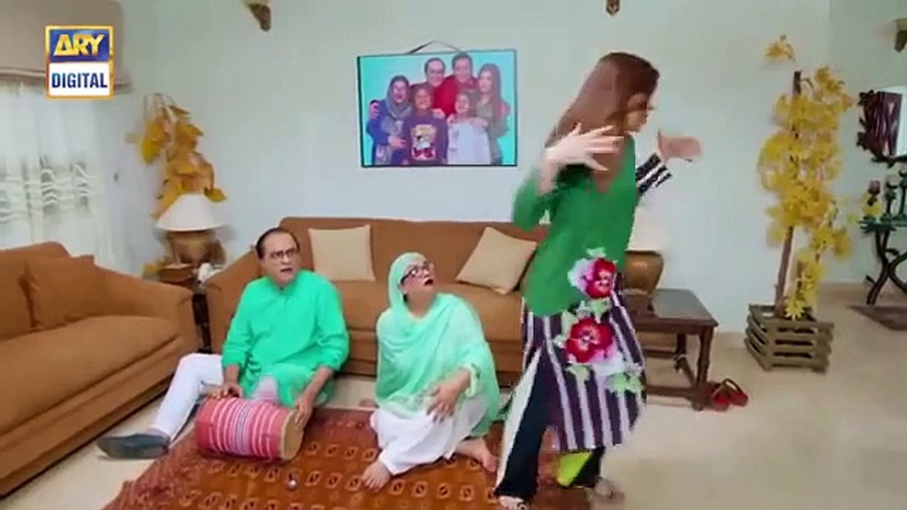 Bulbulay season 2 funny clips momo bani khoaja sira - video Dailymotion