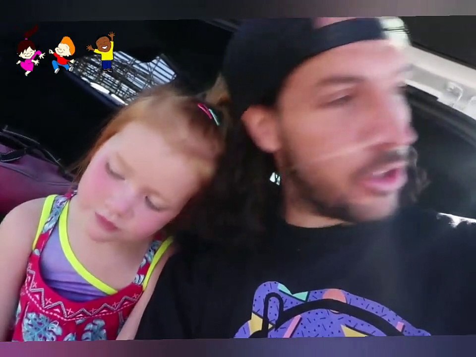 Kids Play at Ultimate Water Park!! Adley learns to water slide and Niko ...