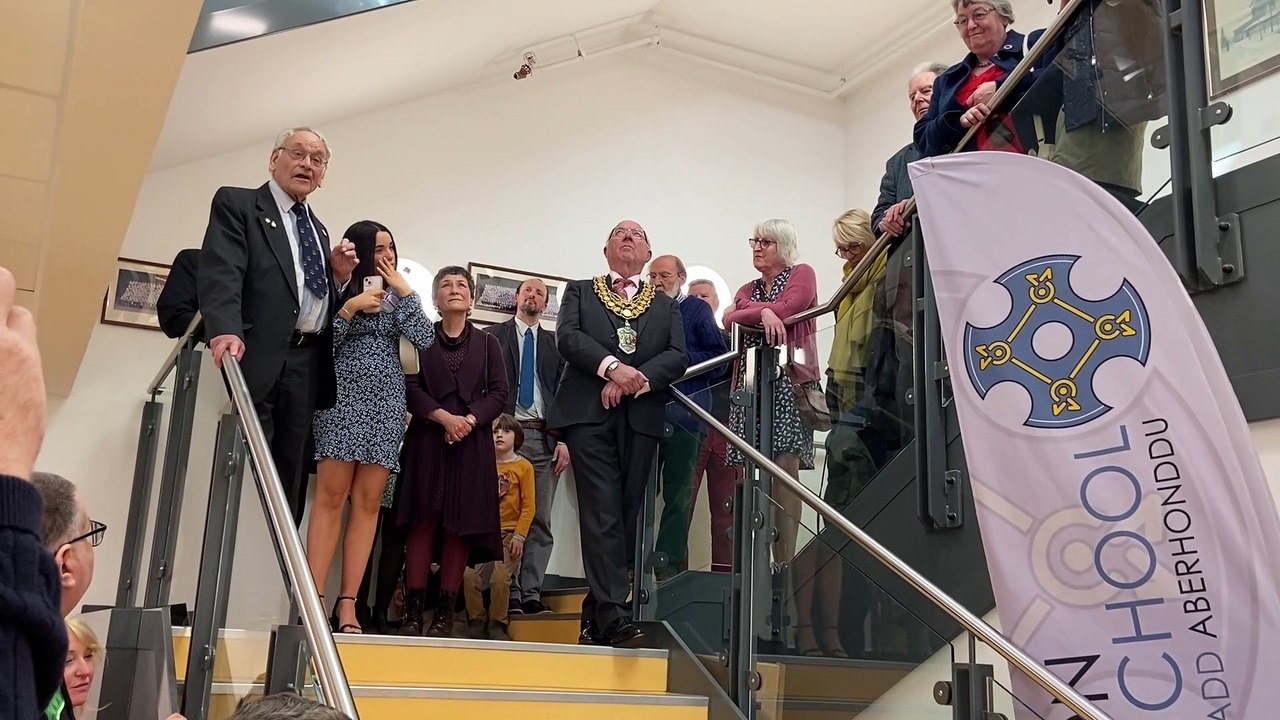 Glyn Powell portrait unveiling. - video Dailymotion