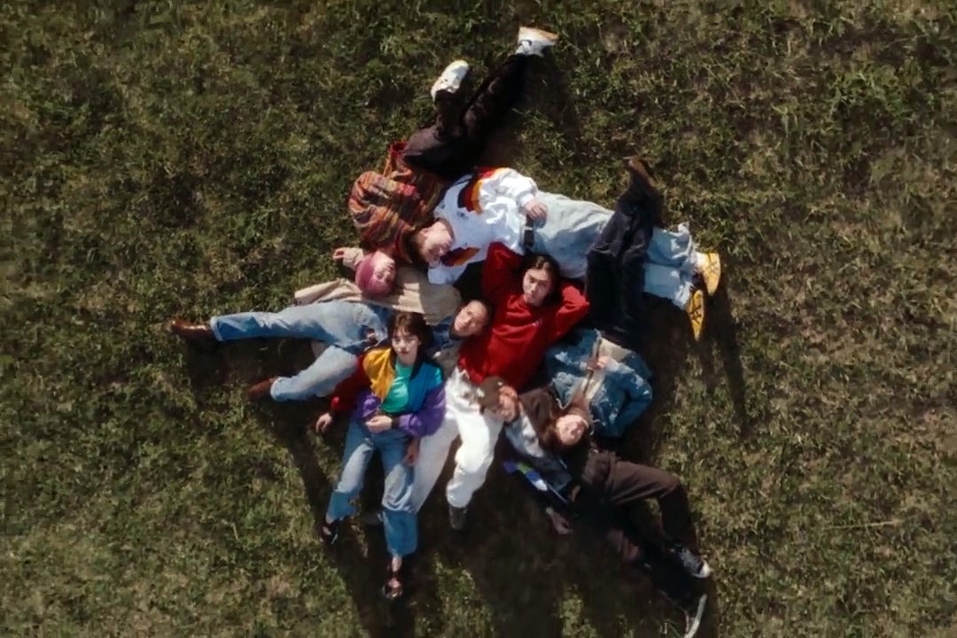 RADWIMPS - KANASHIBARI feat.ao [Official Music Video] - video Dailymotion