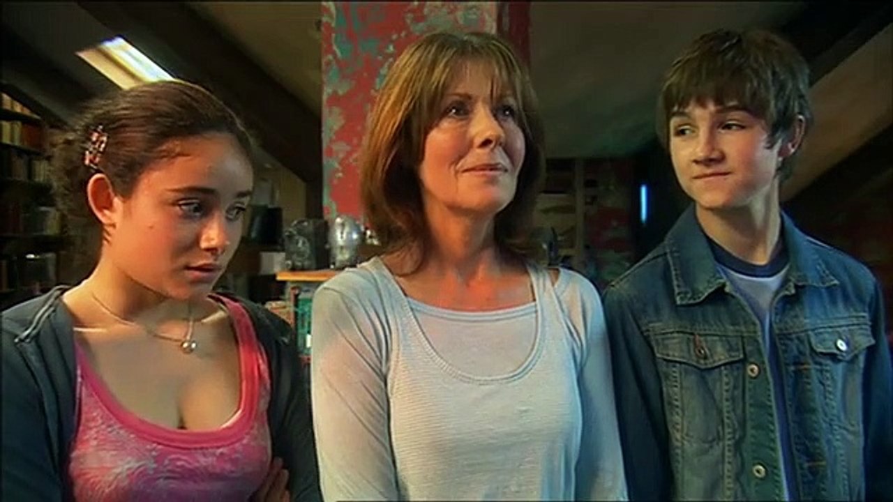 The Sarah Jane Adventures- S01E07- Whatever Happened To Sarah Jane-Pt-1 ...