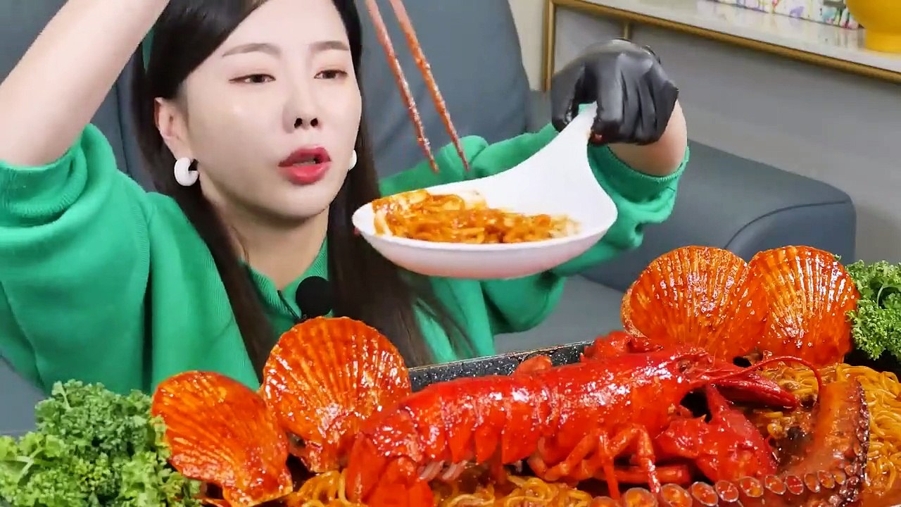 Giant Octopus Seafood Jjamppong Recipe Mukbang ASMR Ssoyoung - Video ...