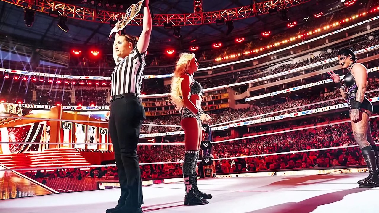 10 WWE Referees That Had 100000 Intelligence Against Wrestlers - video ...