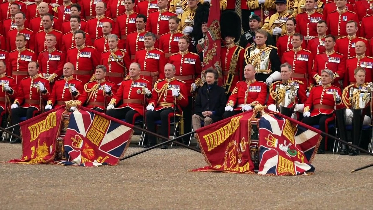 Colonel: 'Unique moment in history' as Anne visits barracks - video ...