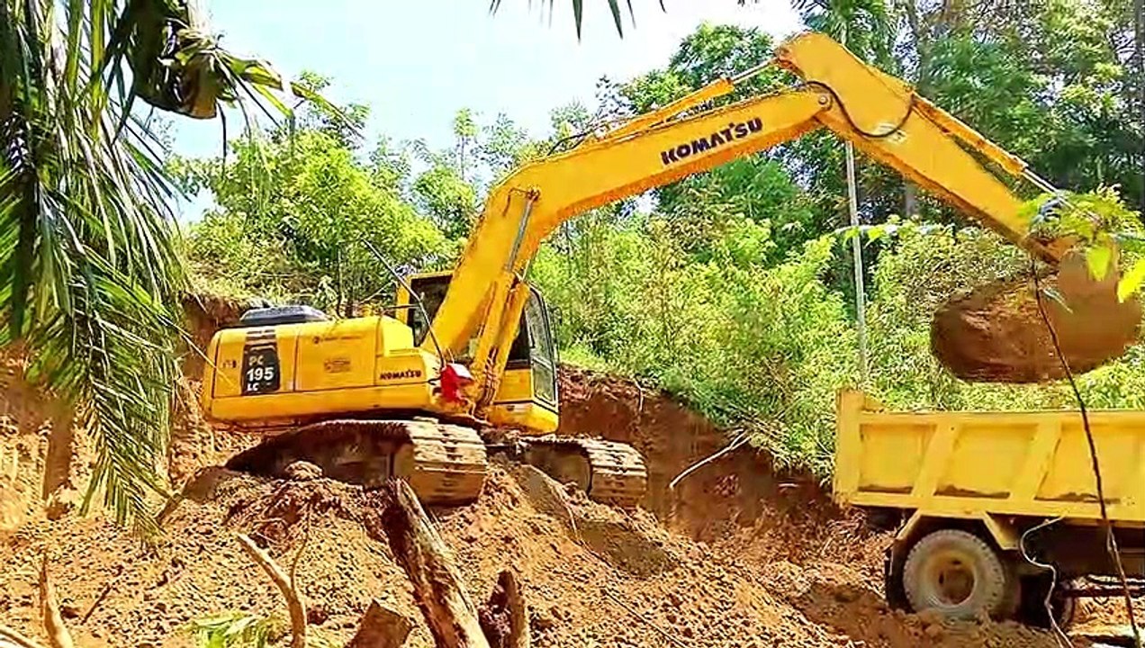 Tackling the Ground The Ultimate Earth-Moving Komatsu PC 195 LC Excavator - video Dailymotion