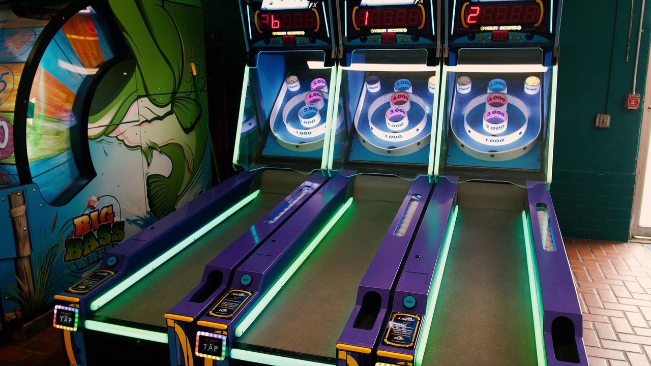 Exploring the Funland Arcade in Panama City Beach, Florida! Arcade VLOG ...