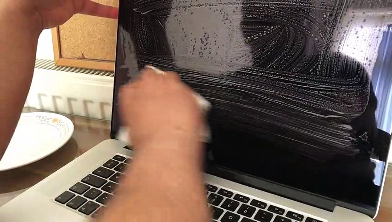 How to CLEAN Your Apple MacBook Pro Computer Screen - Basic Tutorial ...