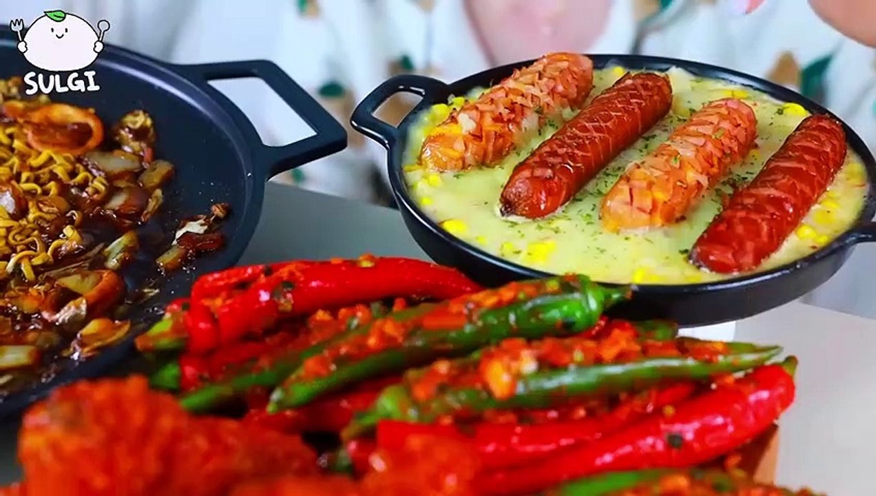ASMR MUKBANG, Black bean noodles with Seafood. Red pepper Kimchi, Seasoned Chicken, Corn cheese ...