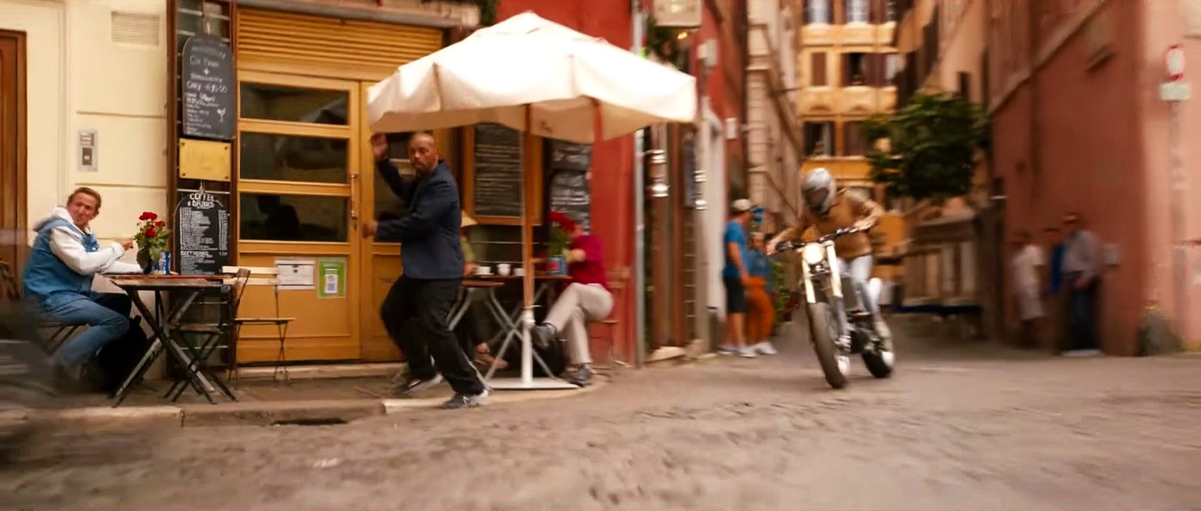 Fast & Furious X Film Extrait - Letty poursuit Dante dans les rues de ...
