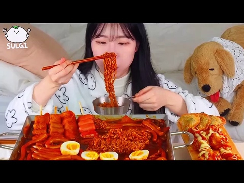 ASMR MUKBANG Fire Black bean Tteokbokki, SUPREME Seasoned Chicken, Flat Deep-fried Dumplings ...