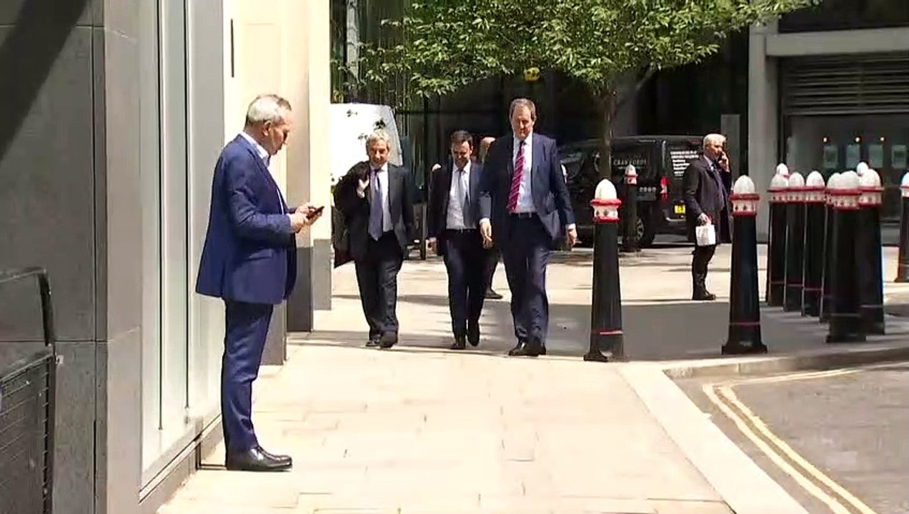 Alastair Campbell arrives at court for phone hacking trial - video ...