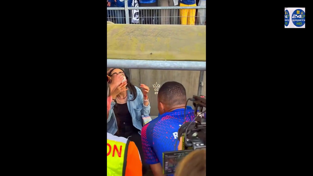 Kylian Mbappé Hit a Fan Girl in the Face during Warmups for PSG vs ...