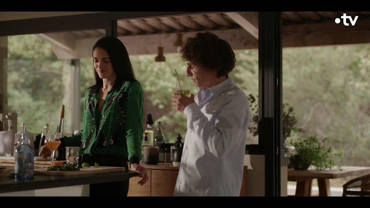 Un SI Grand Soleil : Laurine imite ... - Vidéo Dailymotion