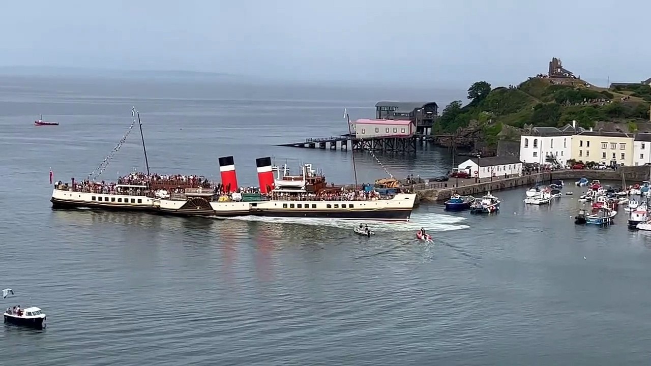 The Waverley paddle steamer at Tenby - video by Kev Webb - video ...