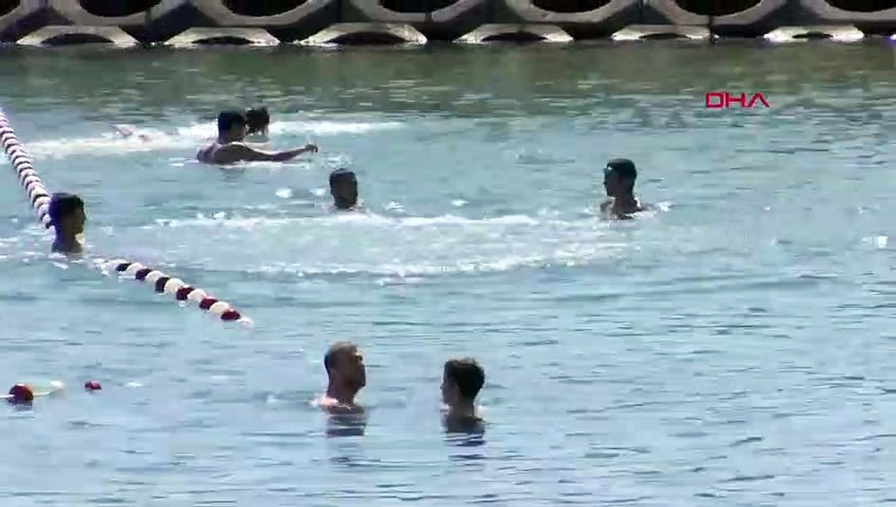 La baignade dans la mer est interdite sauf dans les zones désignées à ...