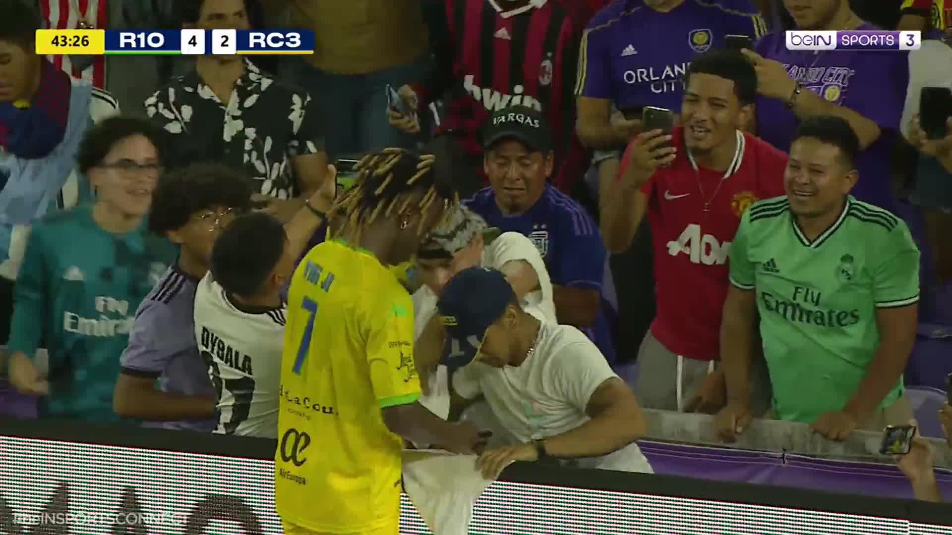 Vinicius Jr's Miss Turns into Autograph Signing Session with Fans ...