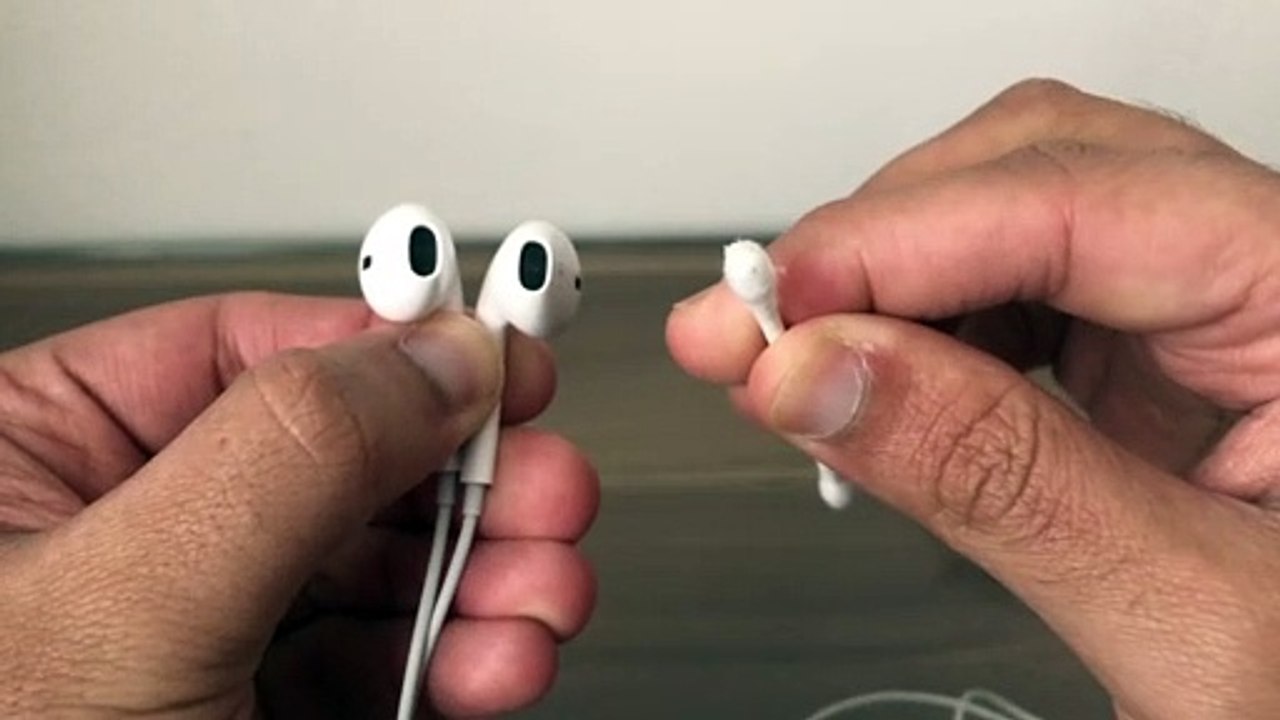 How to CLEAN Your Apple EarPods the Correct Way - Basic Tutorial | New ...